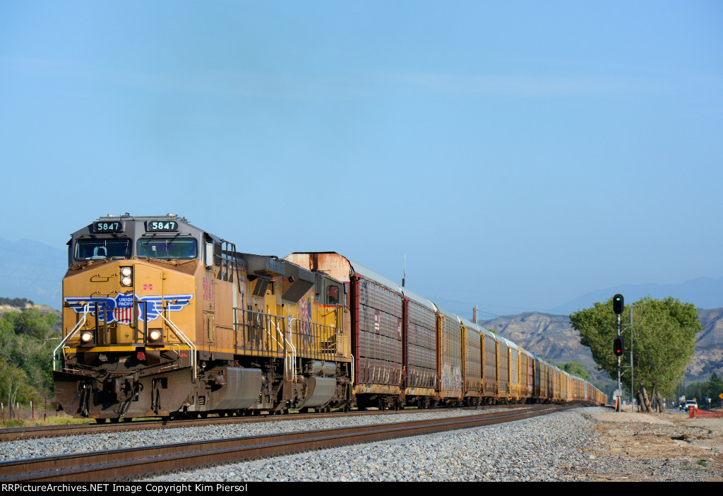 UP 5847 Climbing Beaumont Hill